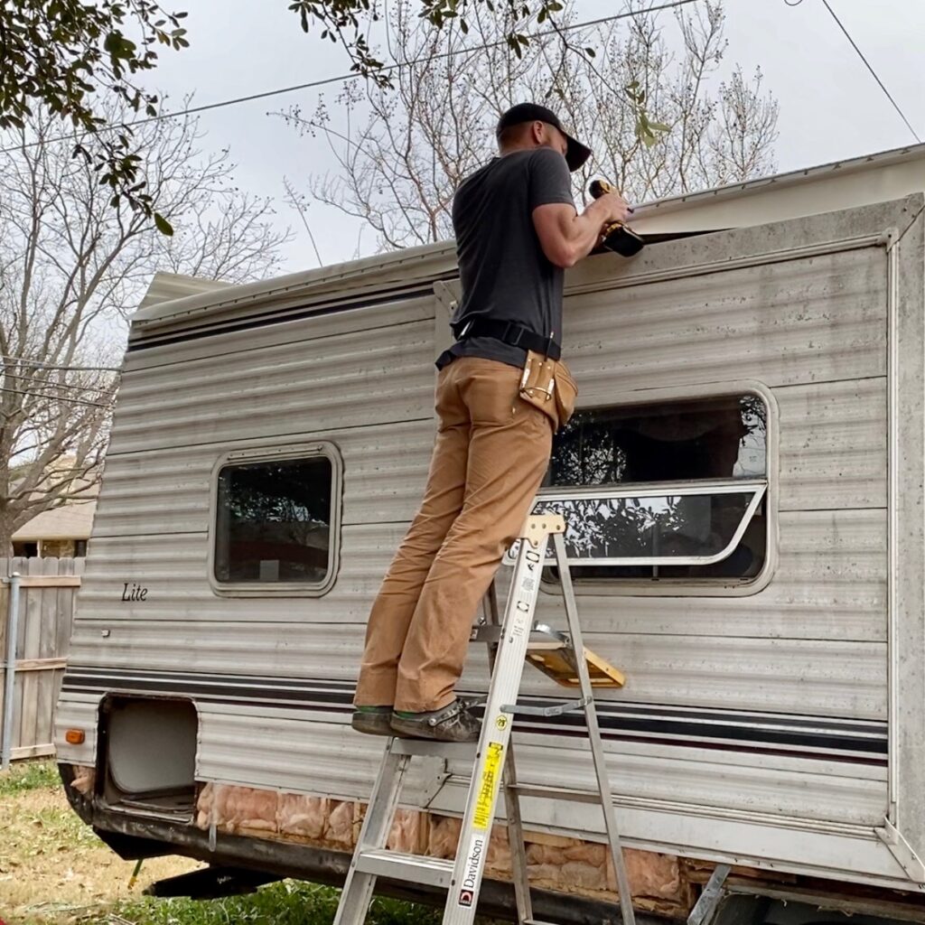 How to install an EPDM rubber roof on a Camper or RV (A Helpful Guide ...