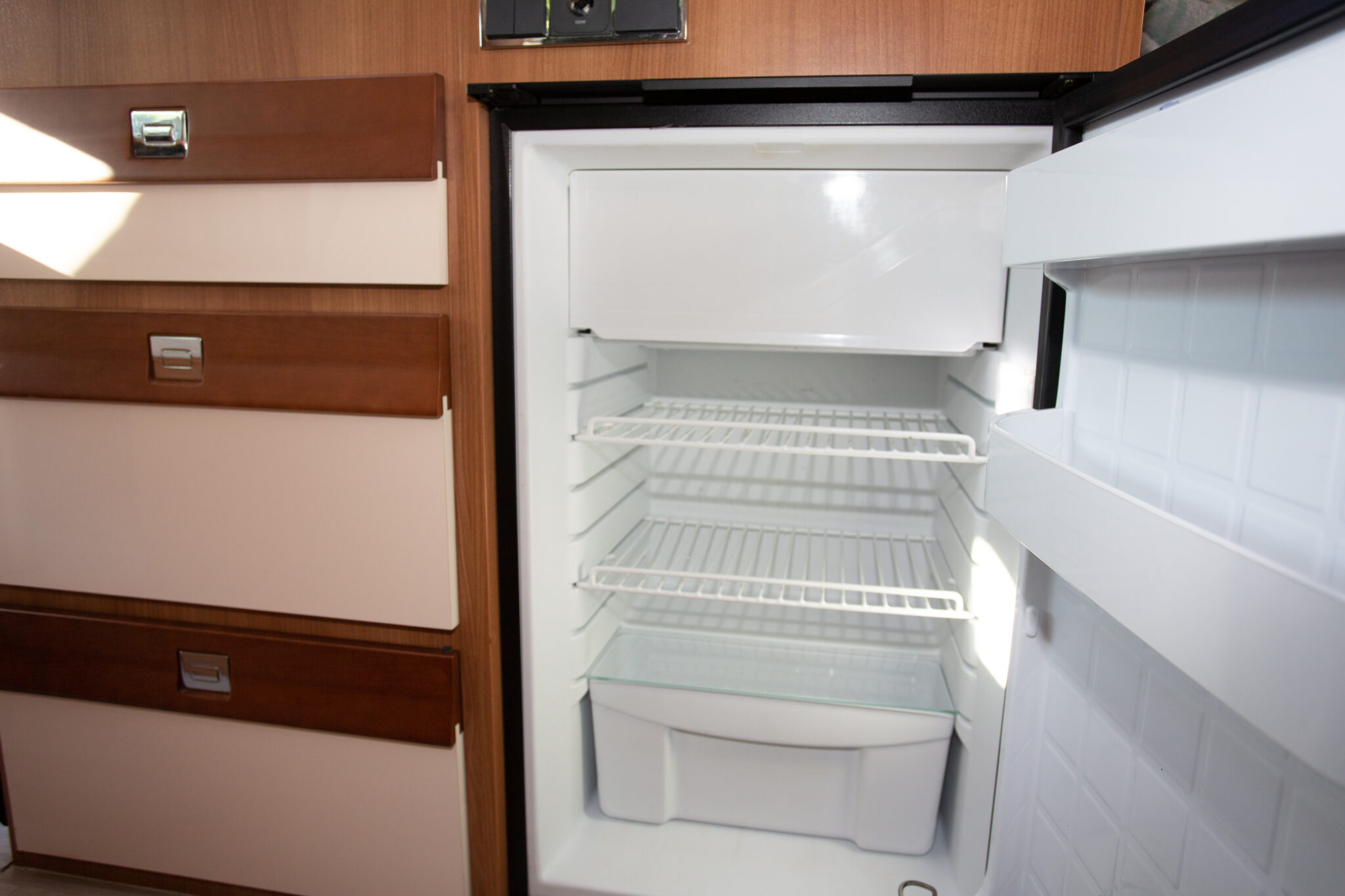 RV Refrigerator Gas and Electric: How to Use - Remodel Your RV